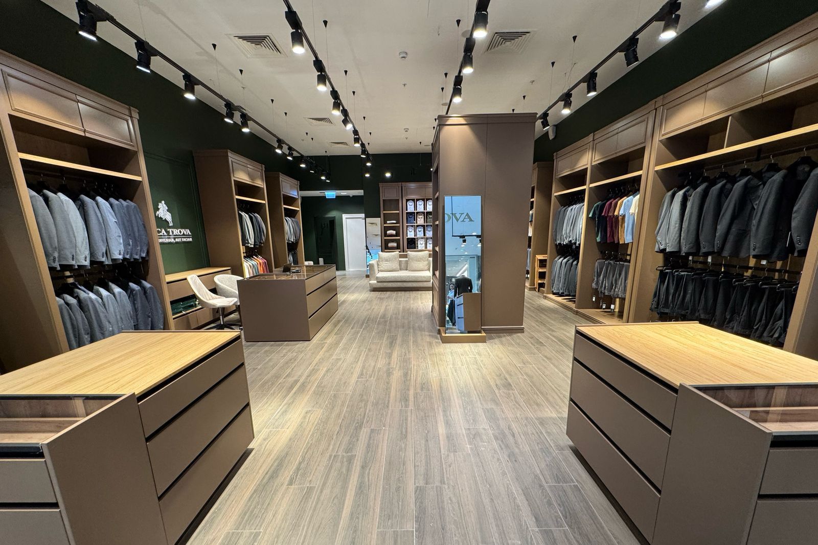 Бренды Cerca Trova в ТРЦ Океания